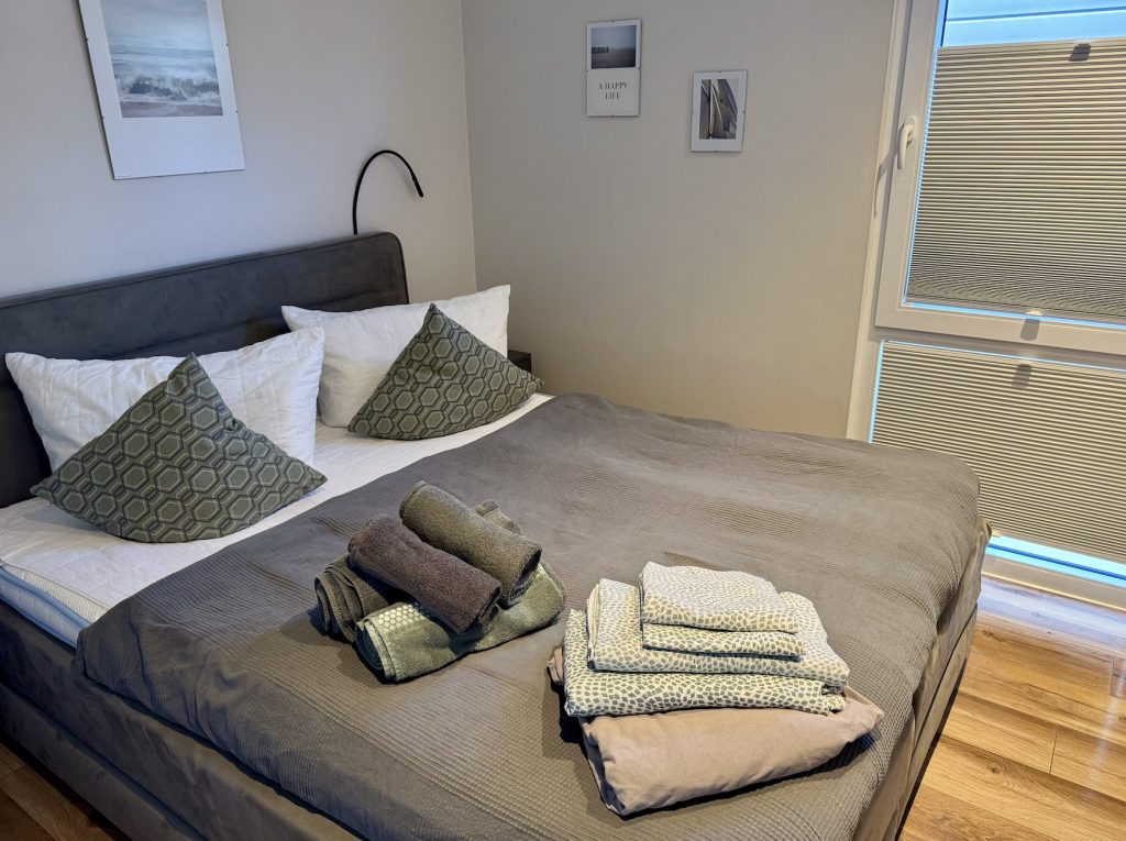 Hausboot-Erlebnis am Wangermeer - Autorin Brina Stein unterwegs - zu ...