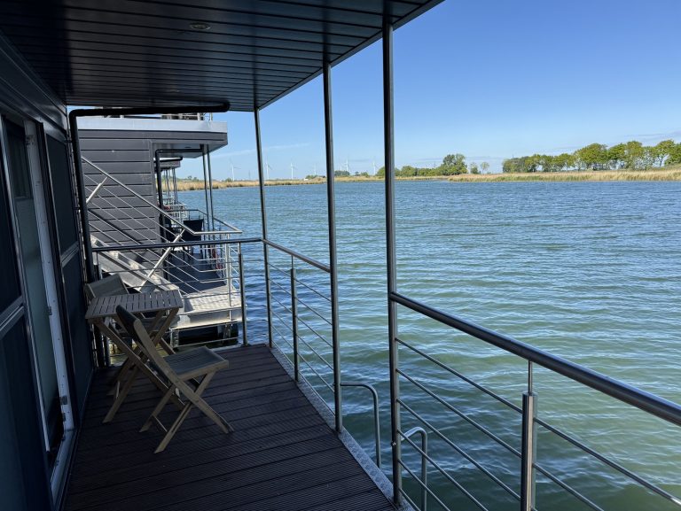 Hausboot-Erlebnis am Wangermeer - Autorin Brina Stein unterwegs - zu ...