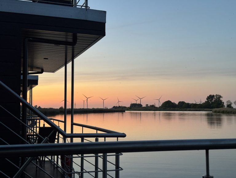 Hausboot-Erlebnis am Wangermeer - Autorin Brina Stein unterwegs - zu ...